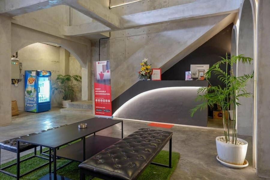 Otel RedDoorz Plus near Kawasan Sam Poo Kong Semarang, Semarang, foto