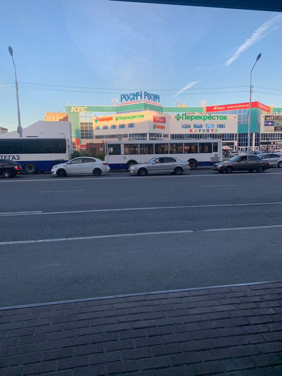 Toplu taşıma durağı ТЦ Славянский, Surgut, foto