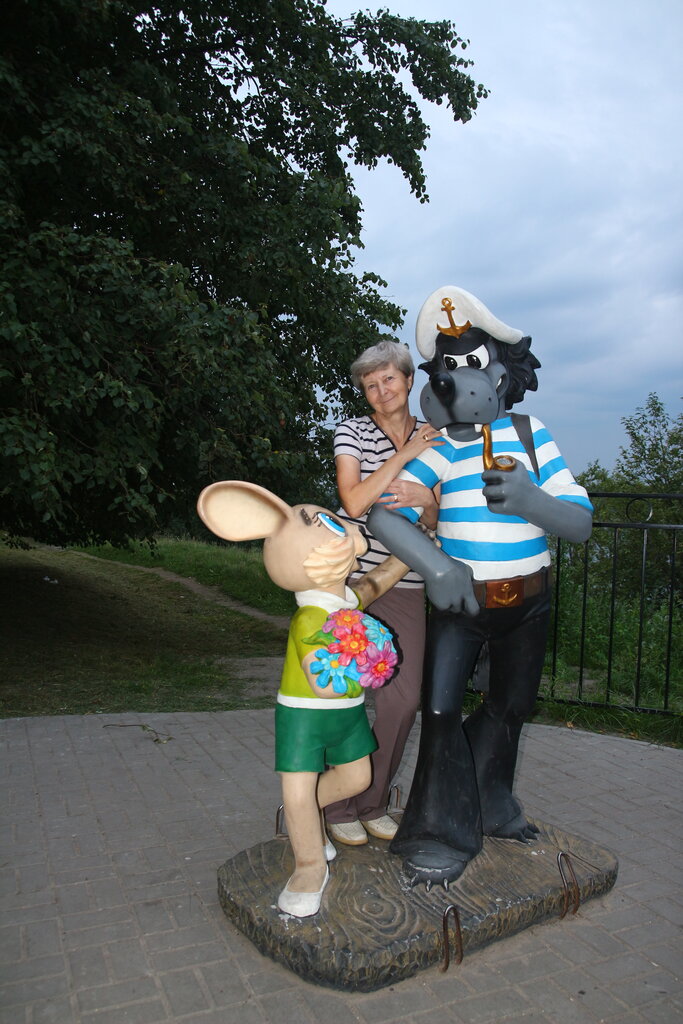 Park, sokak heykeli Заяц, Kirovsk, foto