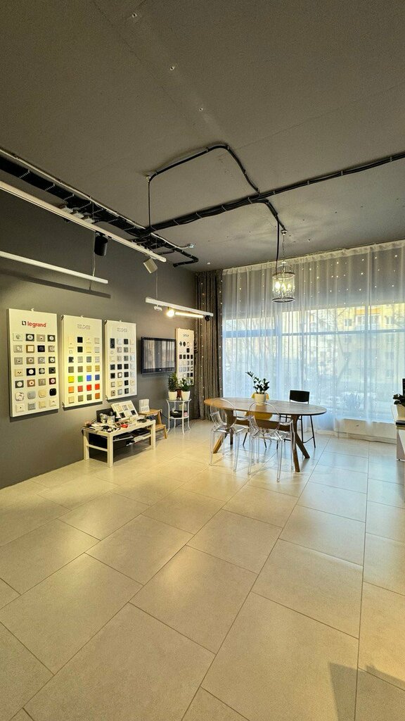 Lamba ve avize mağazaları Om, Yekaterinburg, foto