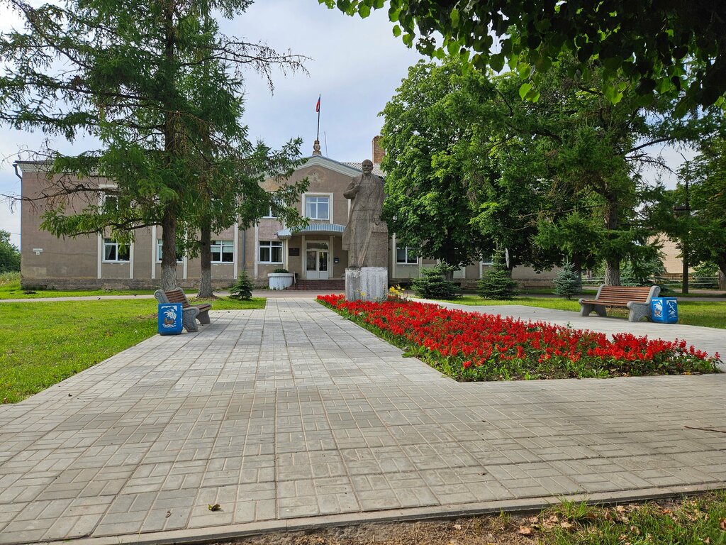 Anıt, heykel В.И. Ленин, Gdov, foto
