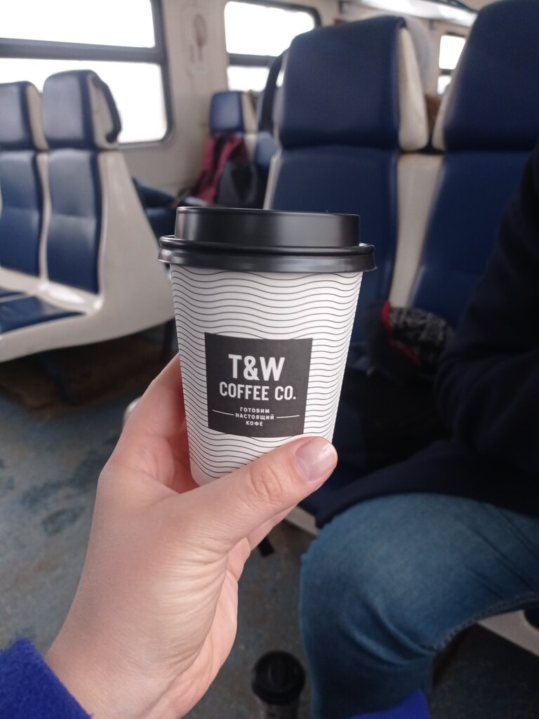 Kahve dükkanları Take and Wake Coffee Co, Koroliov, foto