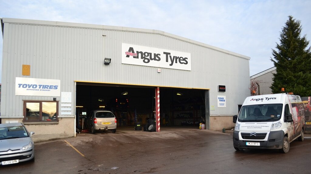 Jant ve lastikçiler Angus Tyres Limited, Angus Konseyi, foto