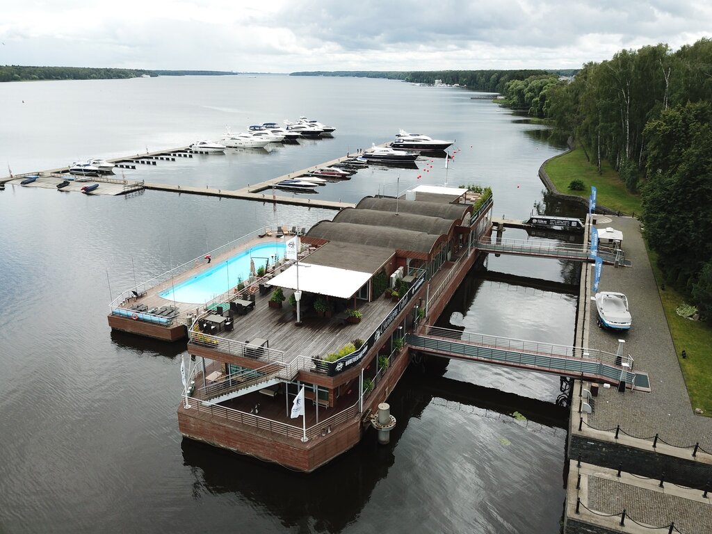 Yat kulüpleri Pestovo-golf, Moskova ve Moskovskaya oblastı, foto