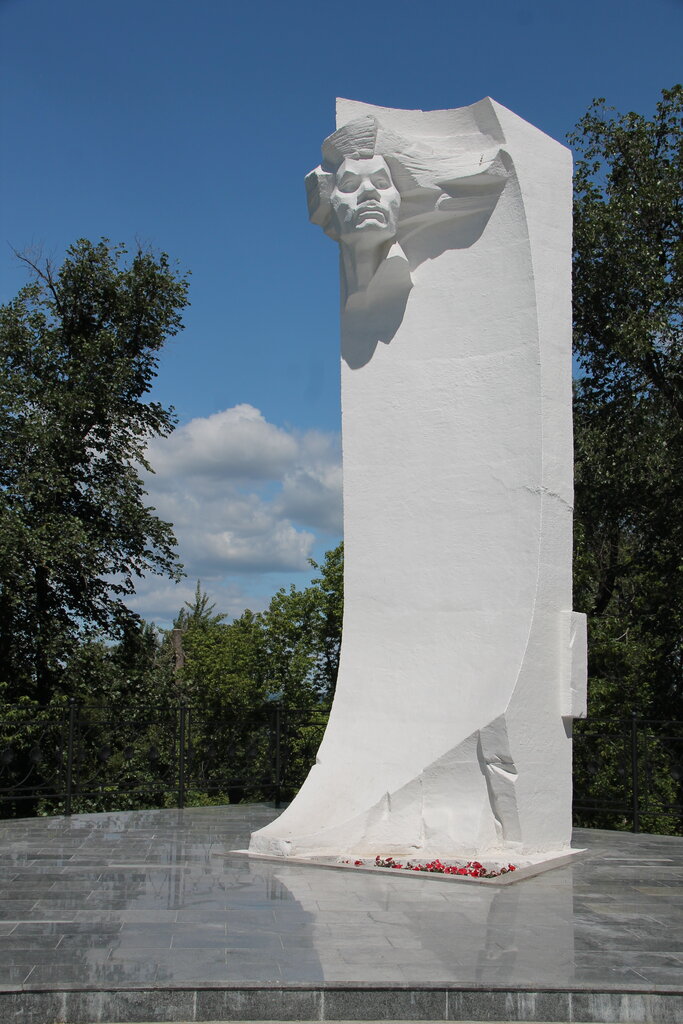 Anıt, heykel Стела М. Горькому, Samara, foto