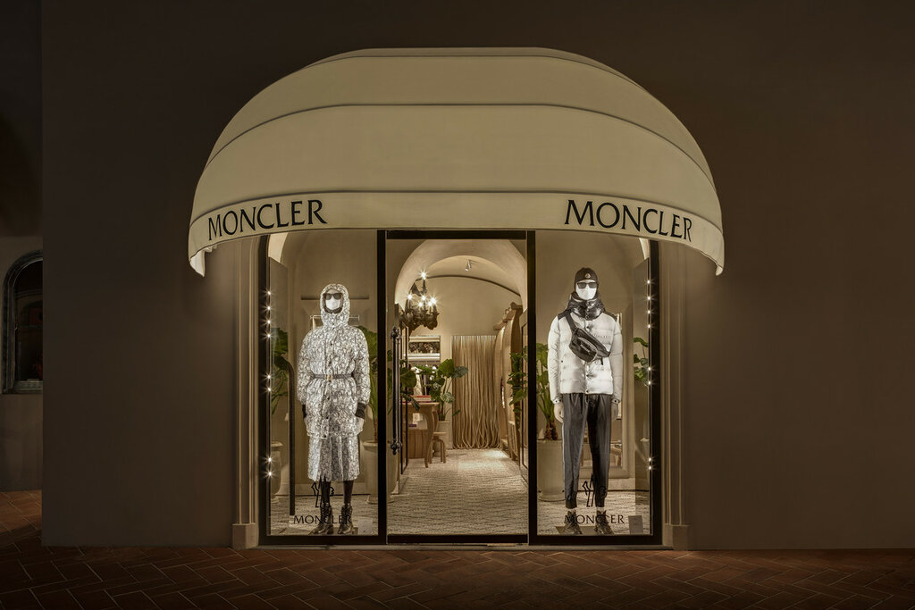 Giyim mağazası Moncler, Capri, foto