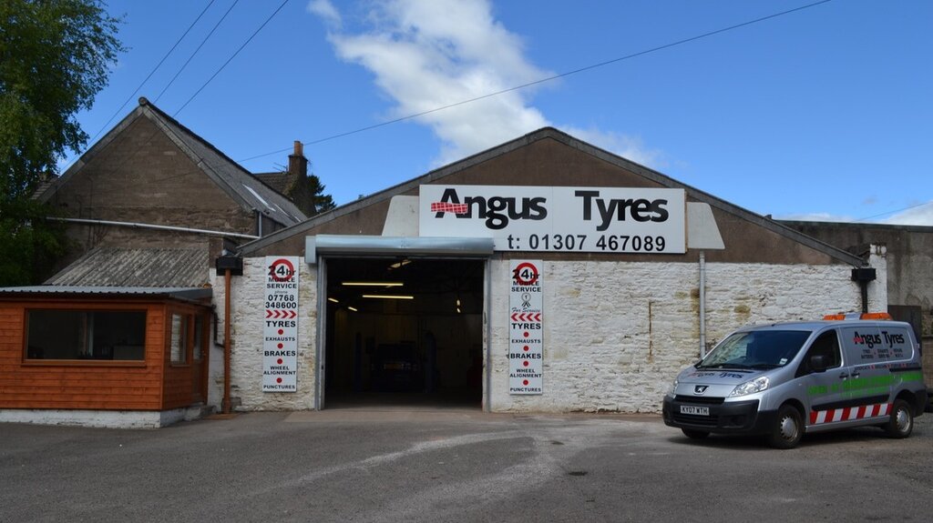 Jant ve lastikçiler Angus Tyres Limited, Forfar, foto