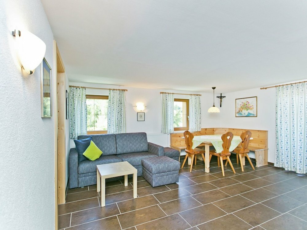 Otel Cozy Apartment in Fendels near Ski Area, Tirol, foto