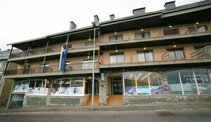 Apartaments Caribou (Parròquia Encamp, El Pas de la Casa), otel  Pas de la Casa'dan