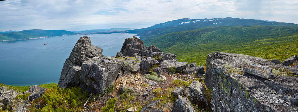 Dağ zirvesi Гора Каменный Венец 296 метров, Magadan Bölgesi, foto