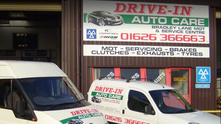 Jant ve lastikçiler Drive In Autocare, İngiltere, foto