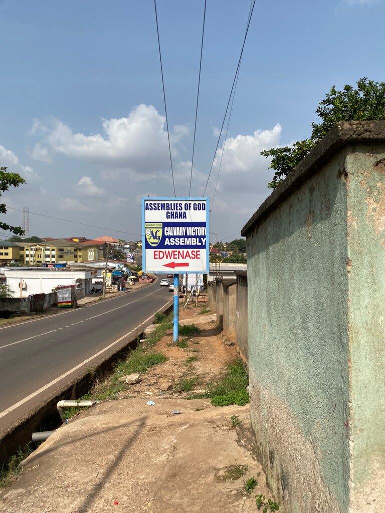 Protestan kilisesi Calvary Victory Assembly, Edwenase, Kumasi, foto