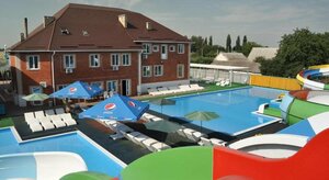 Hotel Lux Aquapark (Київська вулиця No:33А, село Супрунівка), otel  Poltava Bölgesi'nden