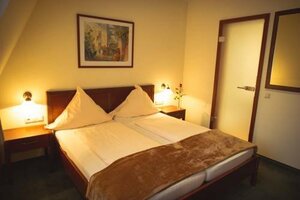 Hotel-Restaurant 1735 (Rhineland-Palatinate, Speyer, Hasenpfuhlstraße), otel  Speyer'den