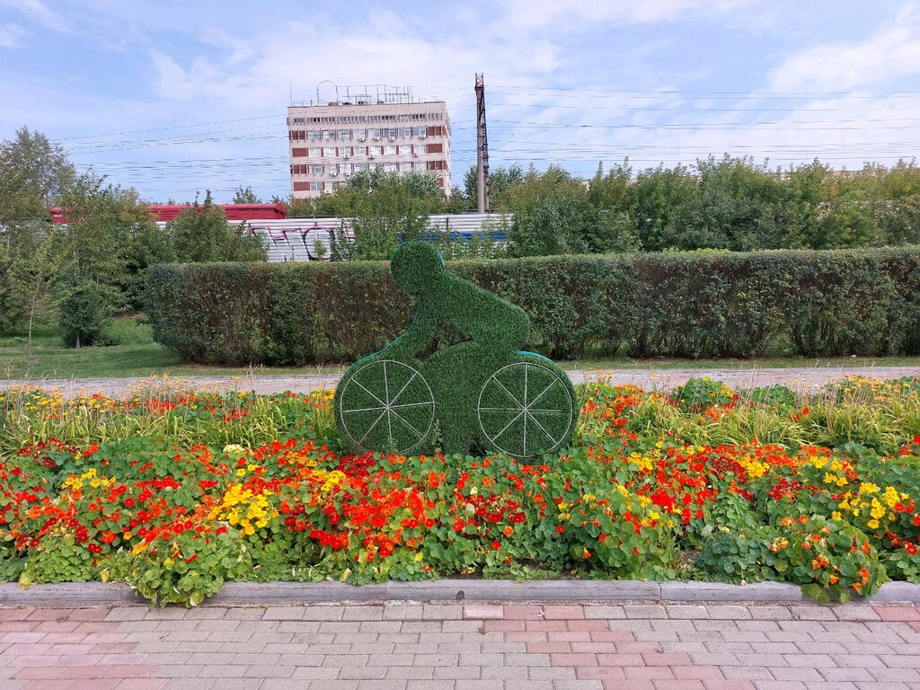Park, sokak heykeli Велосипедист, Yekaterinburg, foto