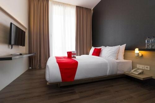 Otel RedDoorz Plus near Perbanas, Cakarta, foto