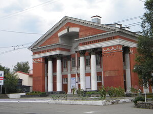House of Arts (Filosofska Street No:23), tiyatrolar  Dnepropetrovsk'tan