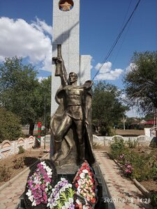 Воинам-односельчанам, павшим в годы Великой Отечественной войны (Stavropol Territory, Turkmenskiy munitsipalny okrug, selo Kendzhe-Kulak), anıt, heykel  Stavropolski krayından