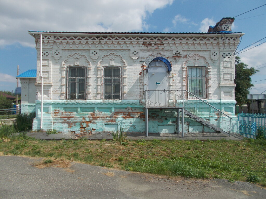 Anıt levhası, anıt taş В честь подвига Омутинцев, Tümen (Tiumenskaya) oblastı, foto