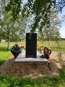 Воинам-землякам, погибшим на фронтах Великой Отечественной войны (Vologda Region, Tarnogskiy munitsipalny okrug, derevnya Ramenye), anıt, heykel  Vologodskaya oblastından