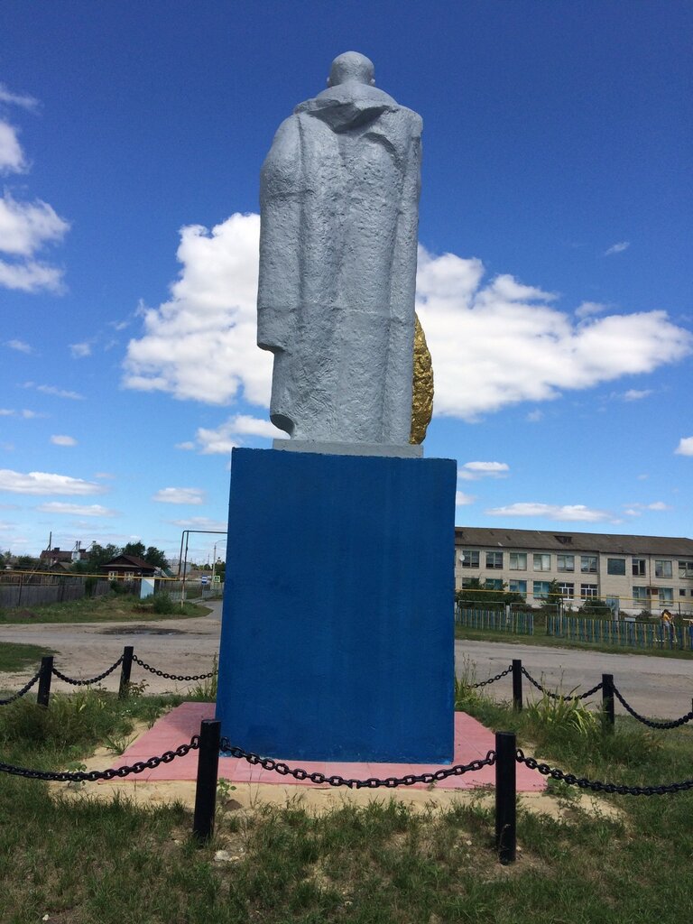Anıt, heykel Воин-Освободитель, Ulyanovskaya oblastı, foto