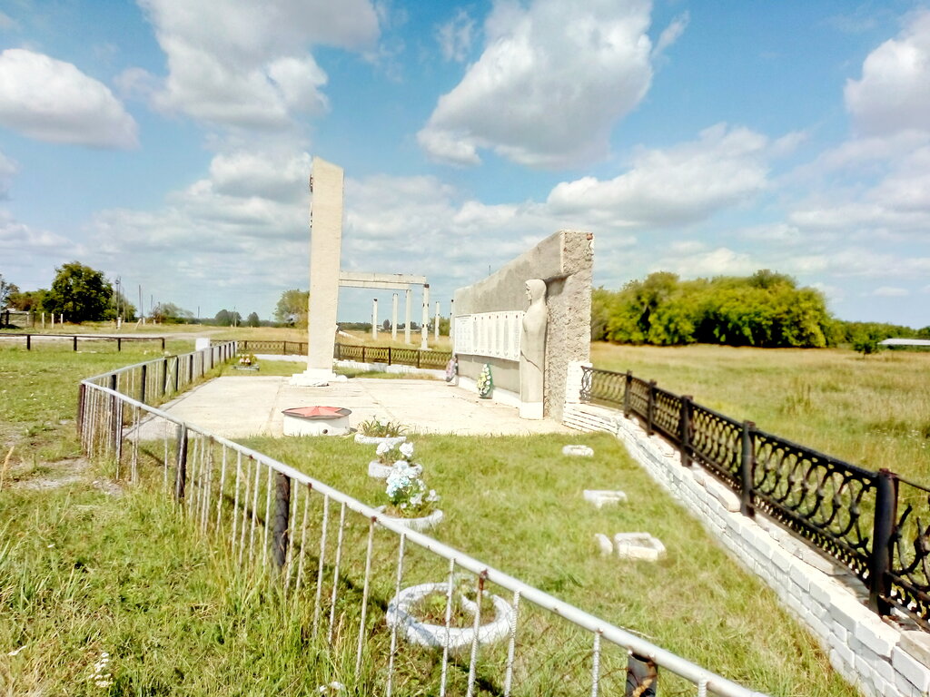 Anıt, heykel Павшим в Великой Отечественной войне, Kurganskaya oblastı, foto