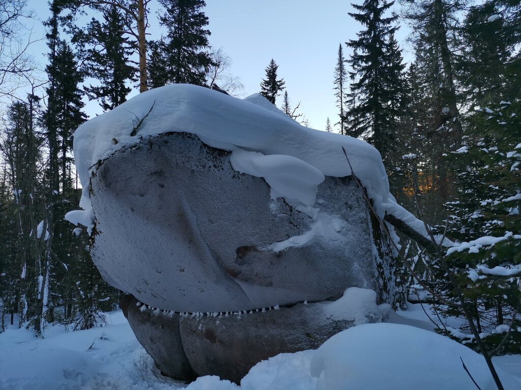 Dağ zirvesi Скала Акула, Krasnoyarski krayı, foto