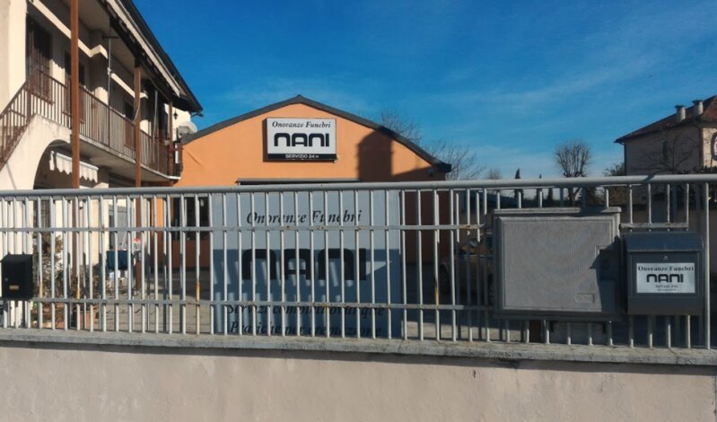 Cenaze hizmetleri Agenzia Funebre Nani, Lombardiya, foto