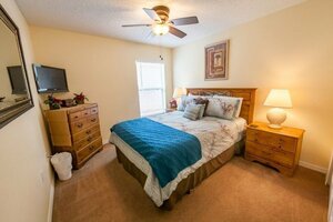 Southern Comforts Of Private Pool Gated 4 Bedroom Home by Redawning (Oregon, Harney County, Hines), otel  Haines City'den