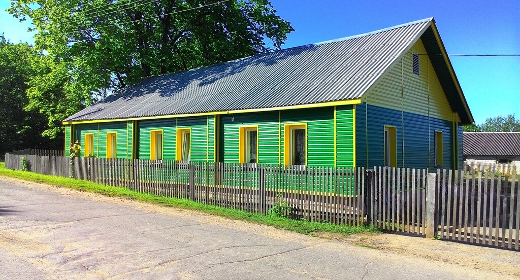Ortaokul Zhadritskaya Osnovnaya Obshcheobrazovatelnaya shkola, Pskovskaya oblastı, foto