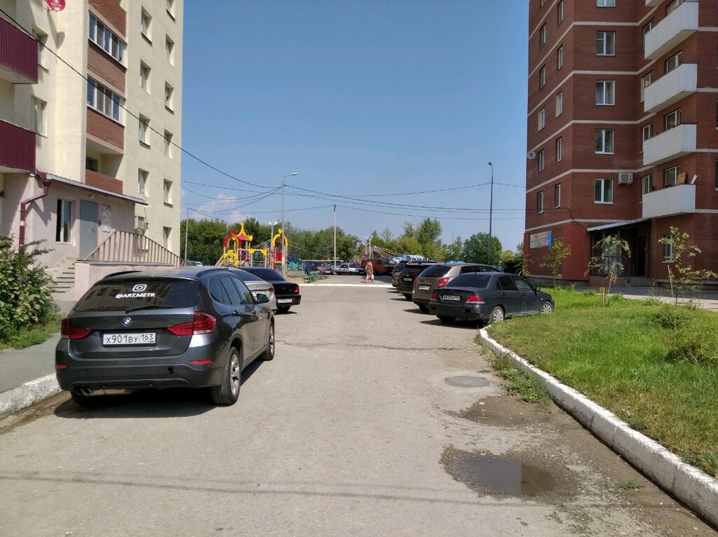 Otoparklar Parking lot, Samara, foto