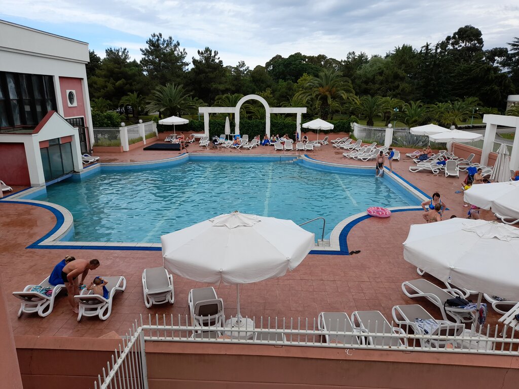 Yüzme havuzları Swimming pool, Pitsunda, foto