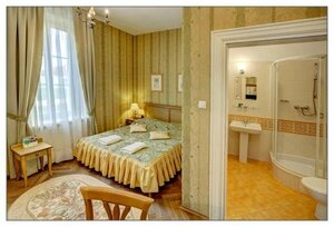 Palac Lochow (Masovian Voivodeship, Powiat Węgrowski, Łochów - Miasto, Łochów), otel  Lochow'dan