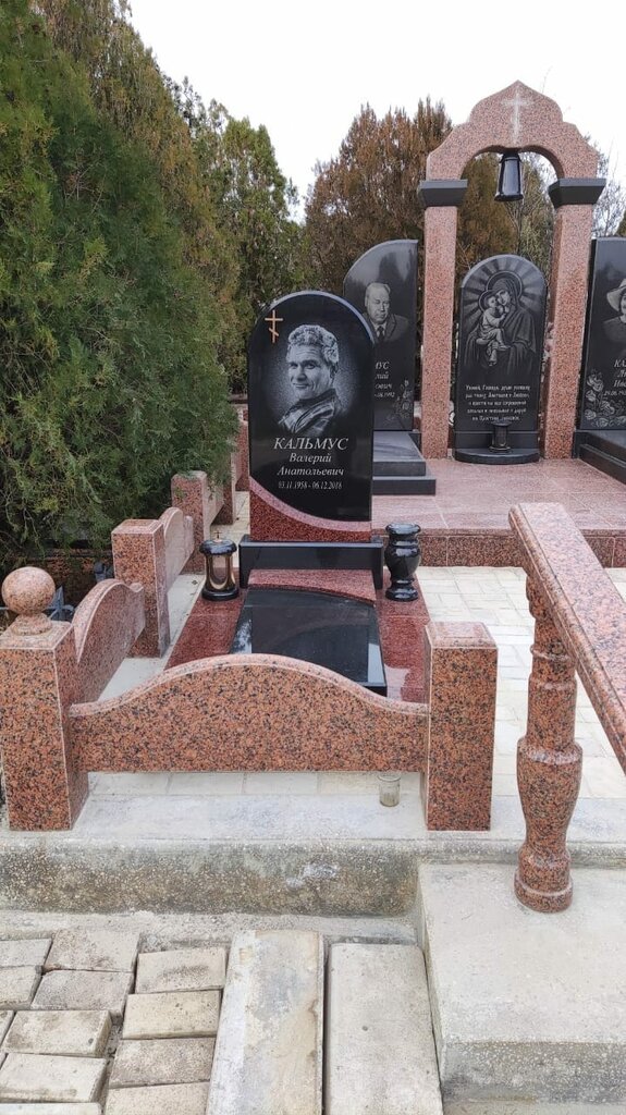 Heykel ve mezarlık taşı üreticileri Milevs Granite Workshop, Feodosya (Kefe), foto