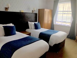 Rising Sun Hotel by Greene King Inns (England, Gloucestershire County, Cleeve Hill), otel  Gloucestershire County'den
