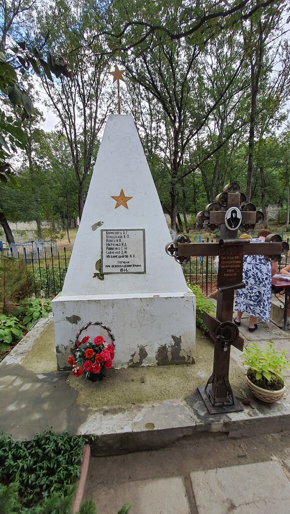 Anıt, heykel Братская могила советских воинов, Kırım Cumhuriyeti, foto