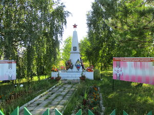 Обелиск павшим воинам Великой Отечественной войны (Vologda Region, Velikoustyugskiy munitsipalny okrug, derevnya Lodeyka), anıt, heykel  Vologodskaya oblastından
