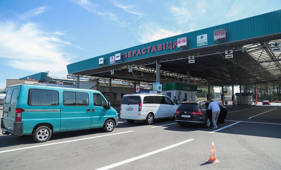 Gümrükler International automobile checkpoint Berestovitsa-2, Grodnenskaya oblastı, foto