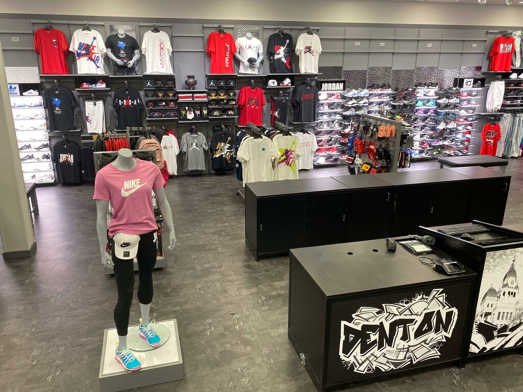 Giyim mağazası Hibbett Sports, Denton, foto