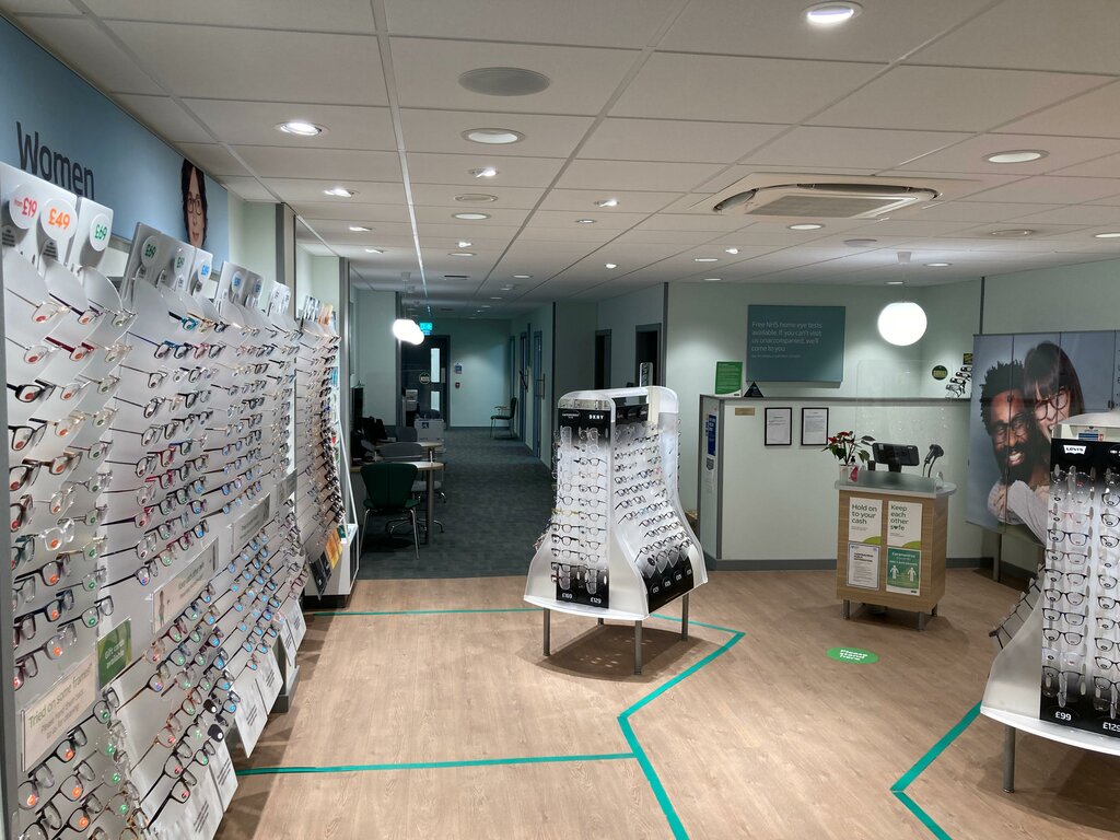 Giyim mağazası Specsavers Opticians and Audiologists - Helensburgh, İskoçya, foto