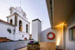 De Pedra e Sal Hostel & Suites (Largo do Doutor Francisco Soveral No:10), otel  Setubal'dan