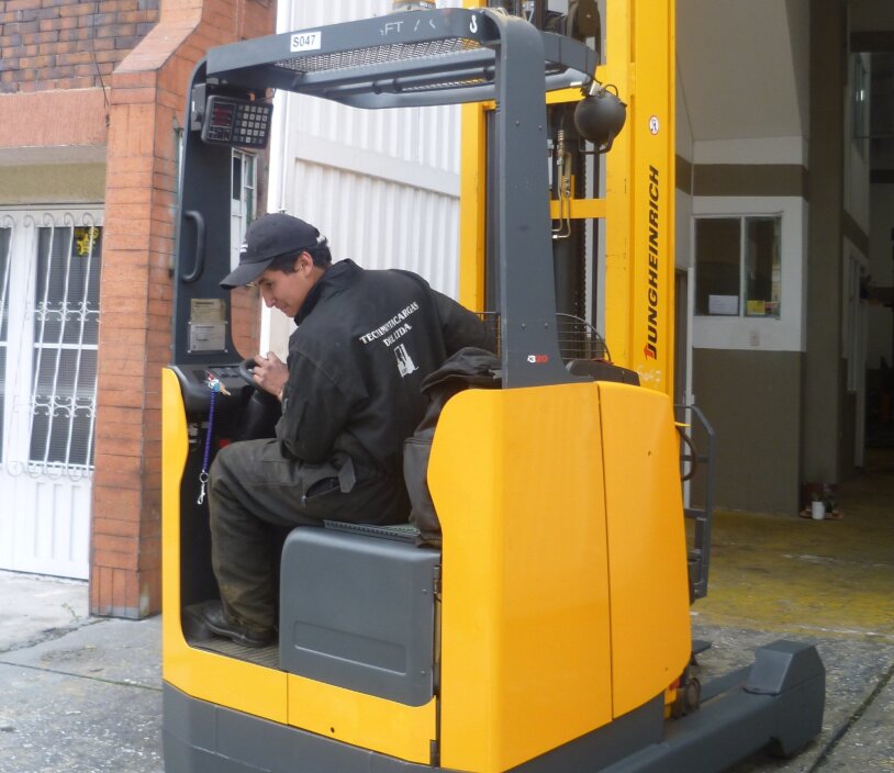 i̇nşaat ekipmanı kiralama Tecnimontacargas Dual Ltda, Bogota, foto