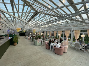 Crystal (ulitsa Shashina No:4), restoran  Oktiabrski'den