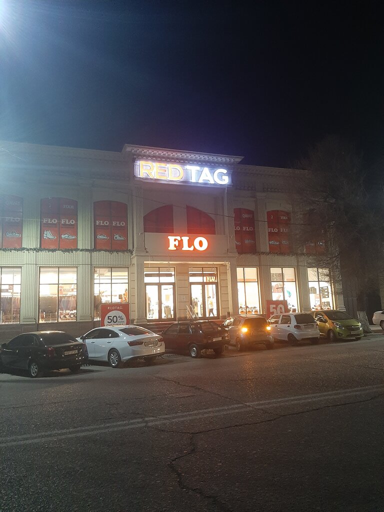 Giyim mağazası Red Tag, Semerkant, foto