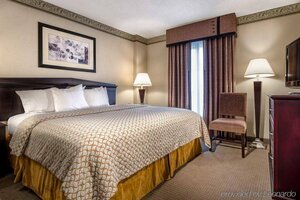 Embassy Suites by Hilton Atlanta Alpharetta (North Carolina, Mecklenburg County, North Josh Birmingham Parkway), otel  Georgia Eyaleti'nden