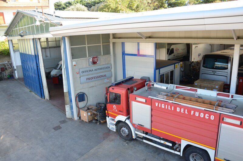 Sanayi ekipmanları firmaları Officina Iveco dei F. lli Vancheri, Sicilya, foto