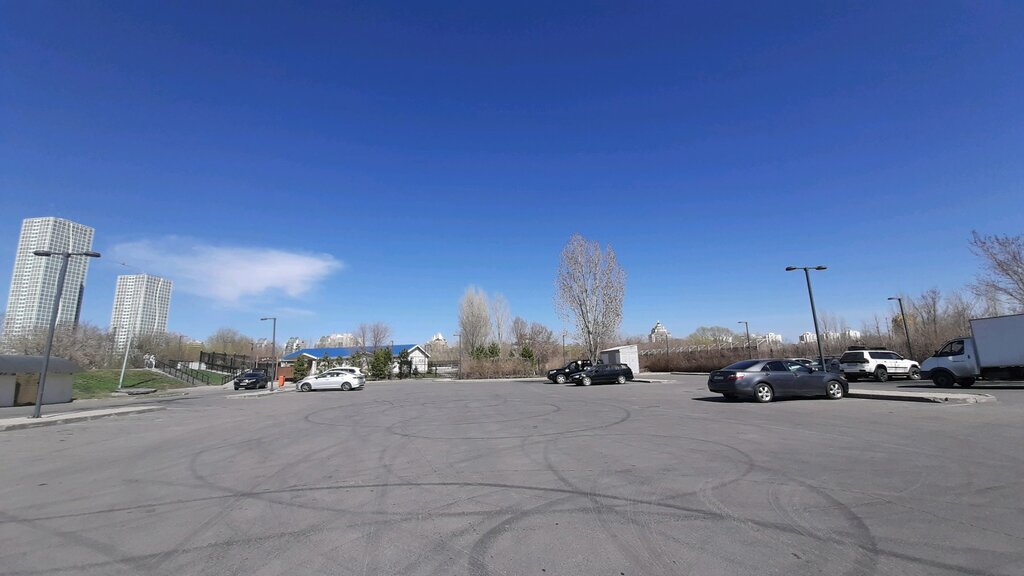Otoparklar Parking lot, Astana, foto