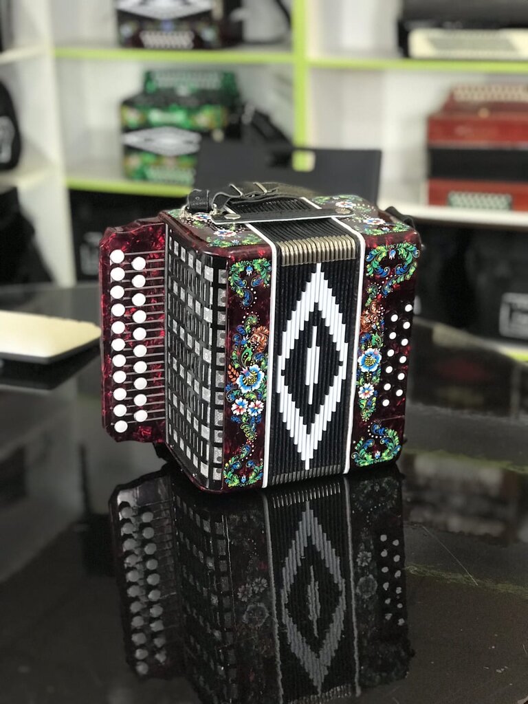 Müzik enstrumanların tamiri Гармонный рынок, Rostov‑na‑Donu, foto