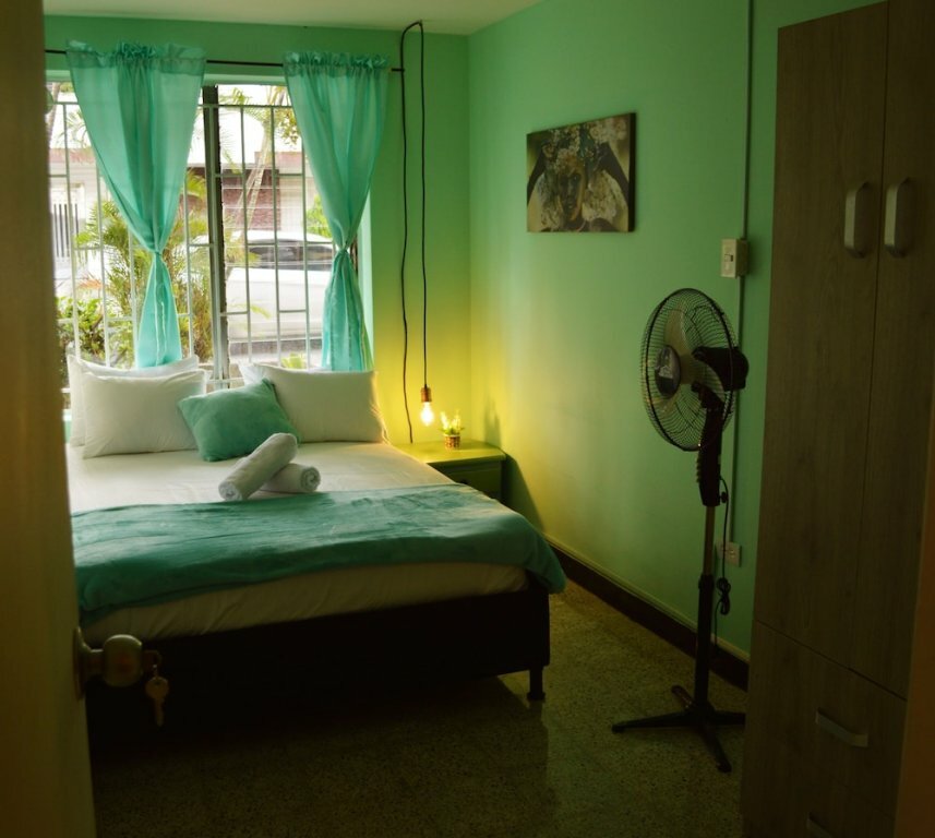 Otel Africa house-Casa Hotel Laureles-La70, Medellin, foto