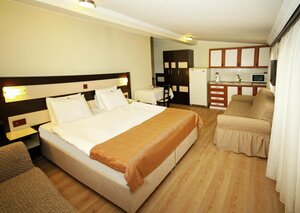 Hotel Karacam (İzmir, Foça, İsmet Paşa Mah., Reha Midilli Cad., 210 Sok., No:70), otel  Foça'dan
